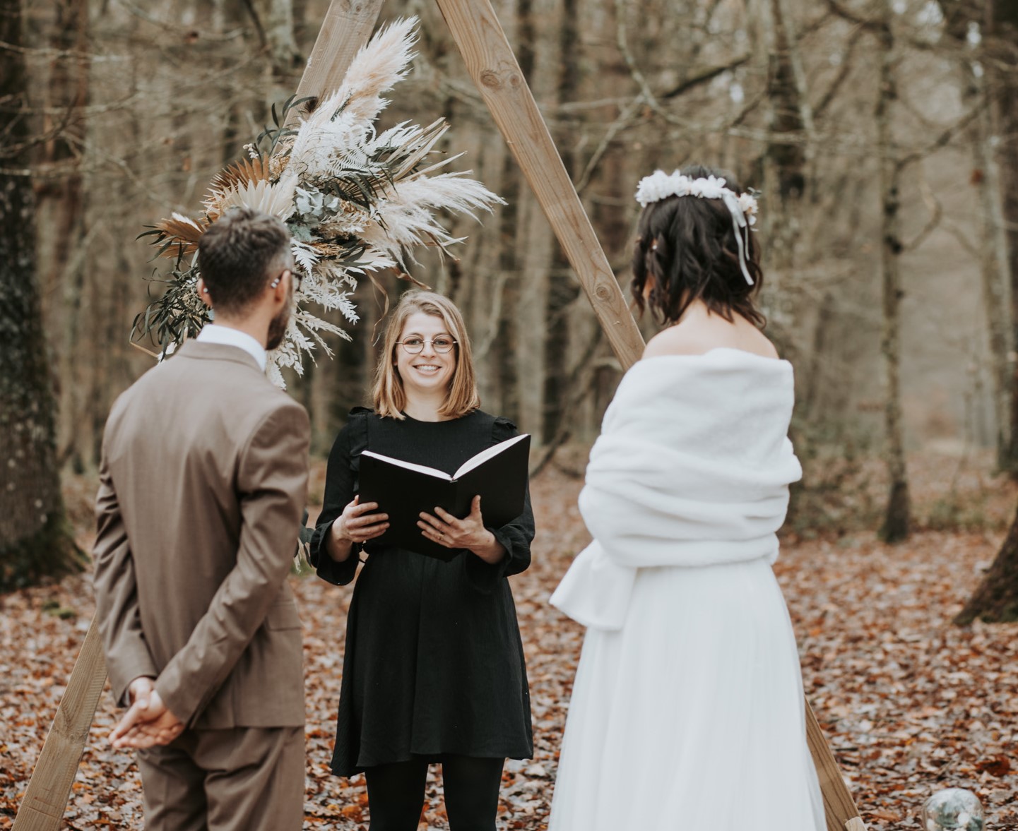 Officiante de cérémonie laïque en Bretagne | Hellofficiante